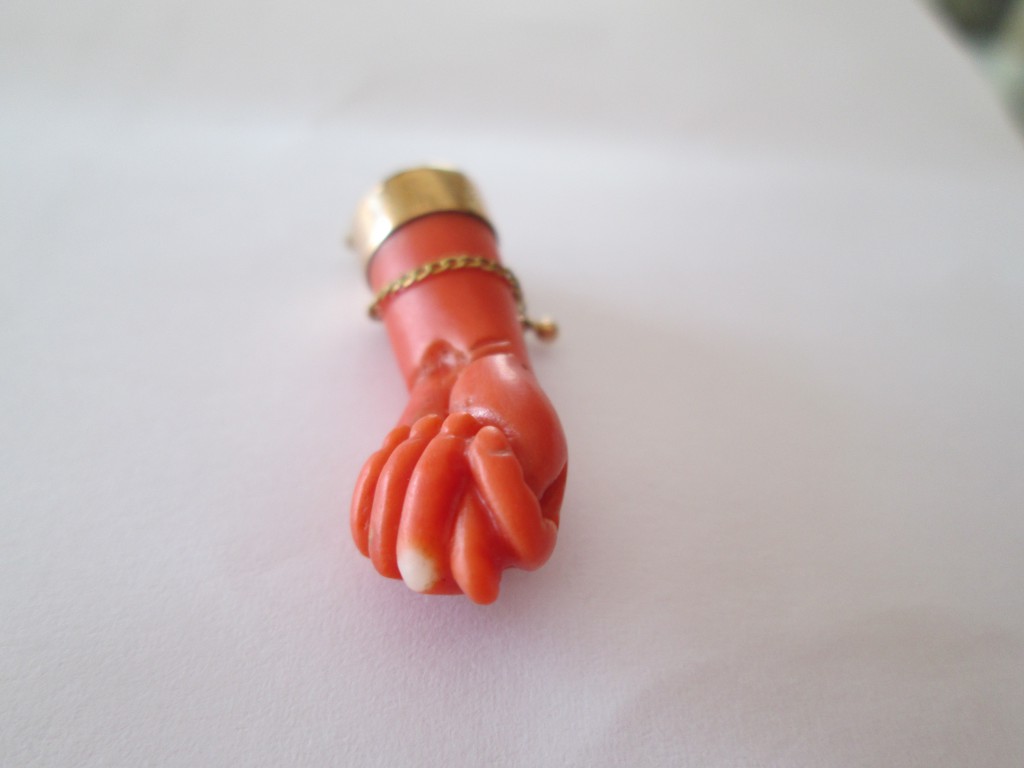 Higa: un dije cargado de magia y simbolismo - EL COLECCIONISTA ...